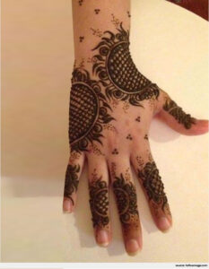 Alluring Round Mehndi Designs
